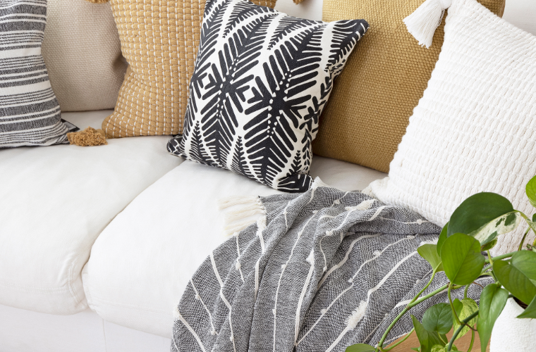 Basford Brands | CONSTANTINE THROW RUG BLACK 130 X 180CM